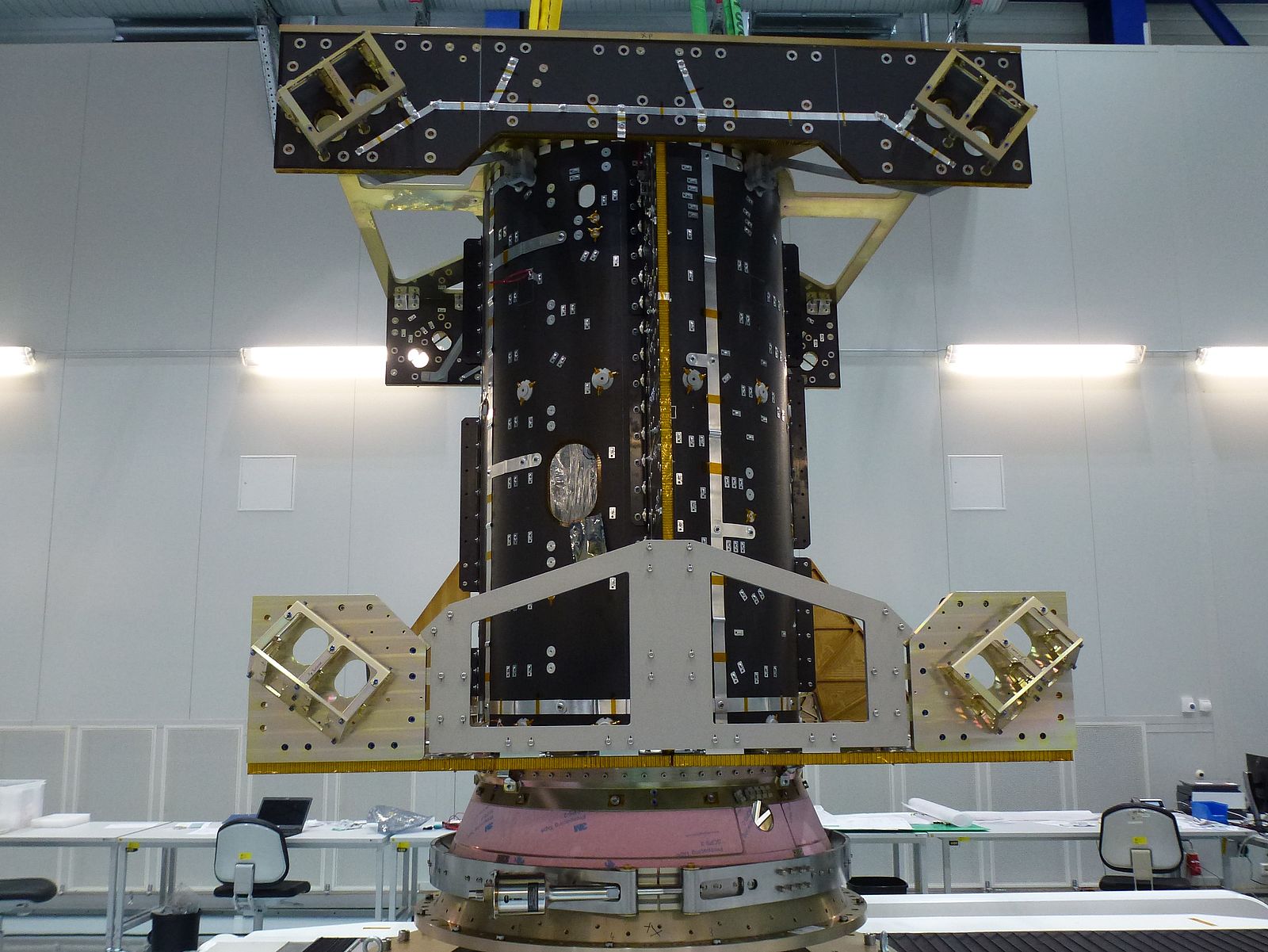 Space structures. Design, verification, manufacturing, testing. | OHB ...